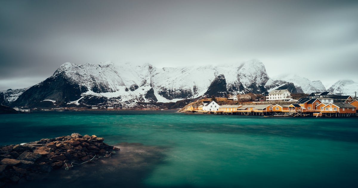 Photo Tip: Juxtapose a monotone scene with bold colors | Sony | Alpha ...